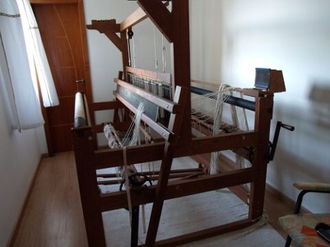 Tipos de Teares: Uma Jornada pela Evolução da Tecelagem - Atelier Isatramas